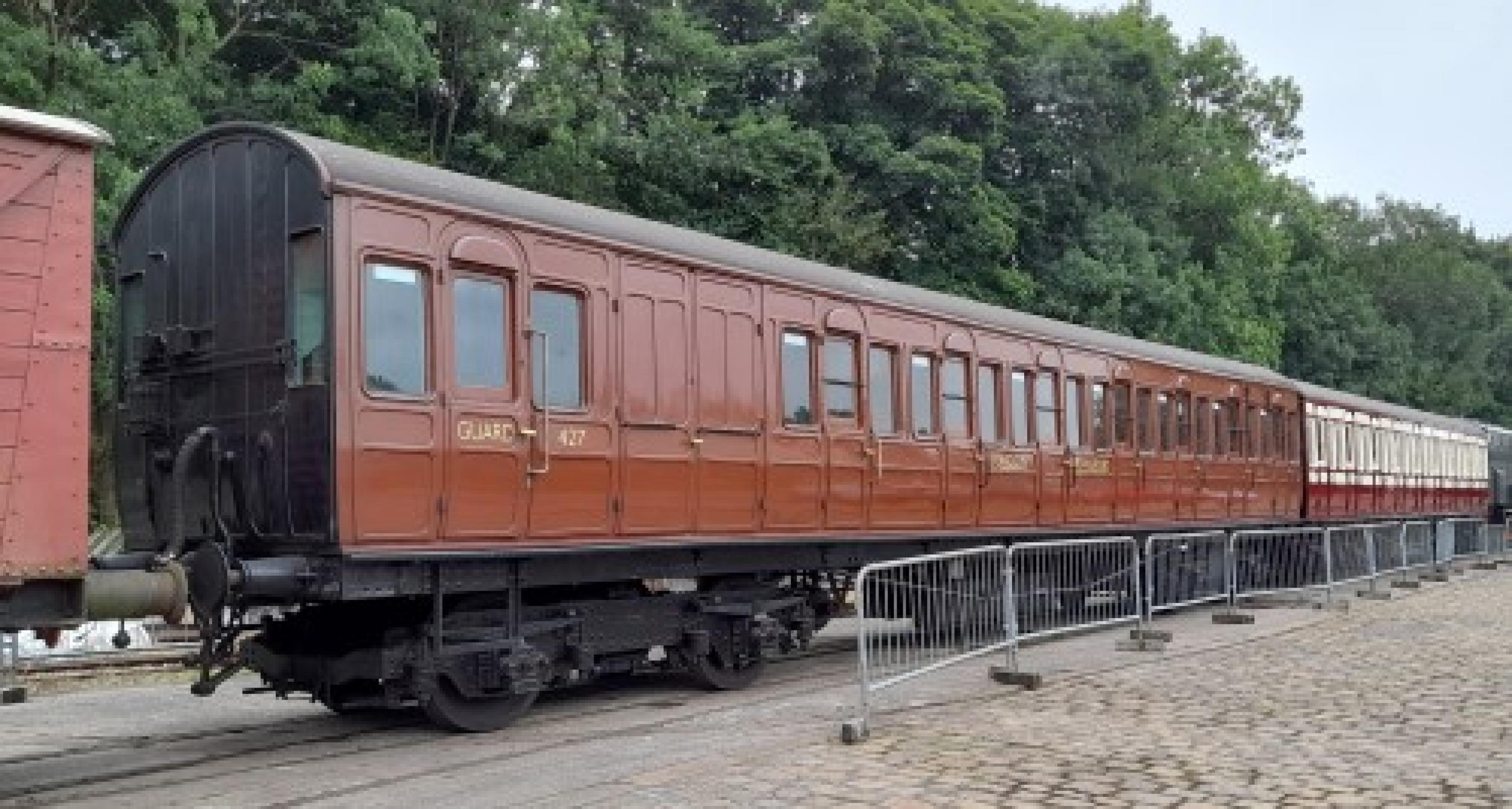 Metropolitan 427 'Dreadnought' 7 Compartment Brake Third Built 1910