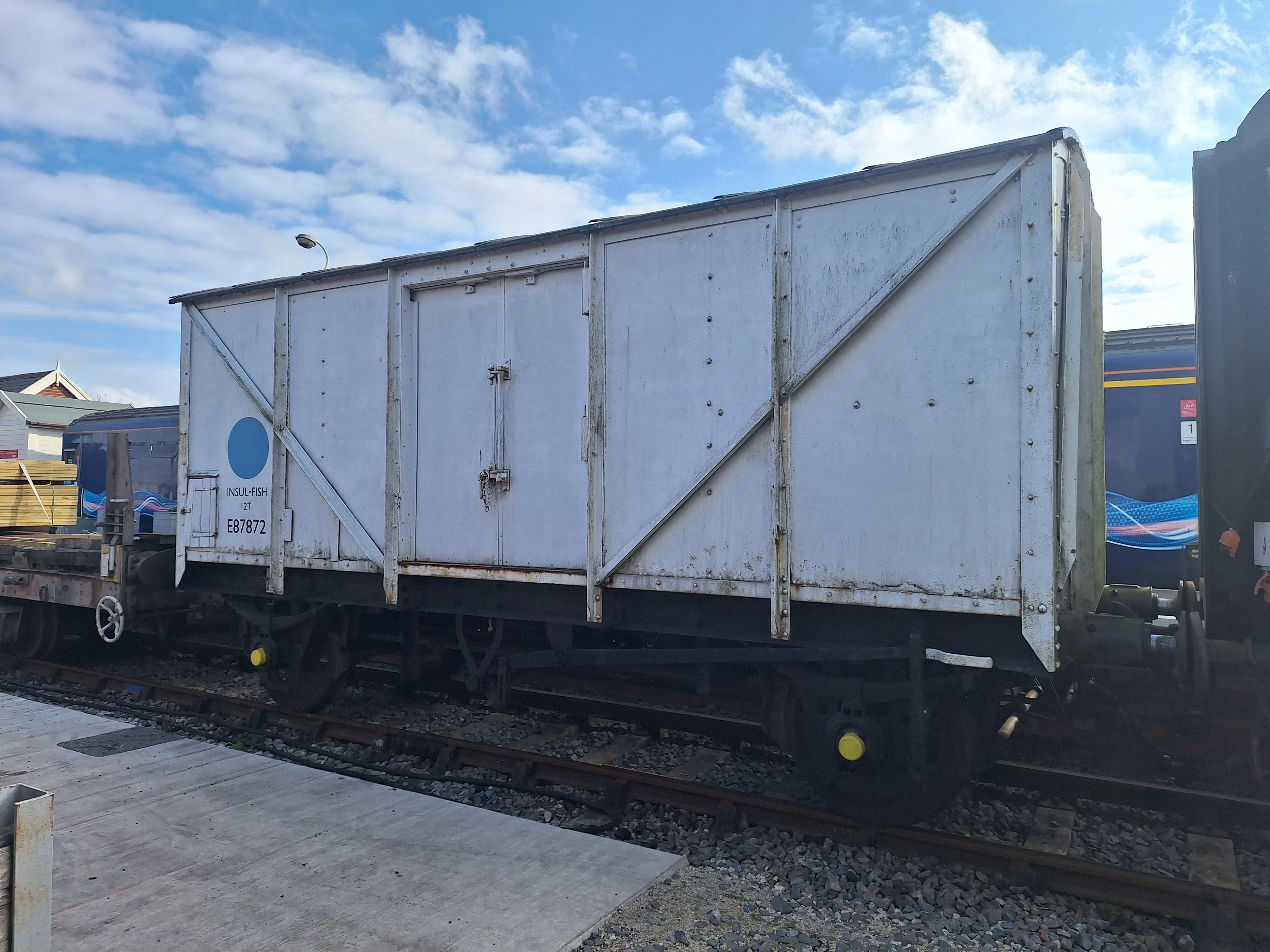 BR 87872 Blue Spot Four wheel Fish Van Built 1959